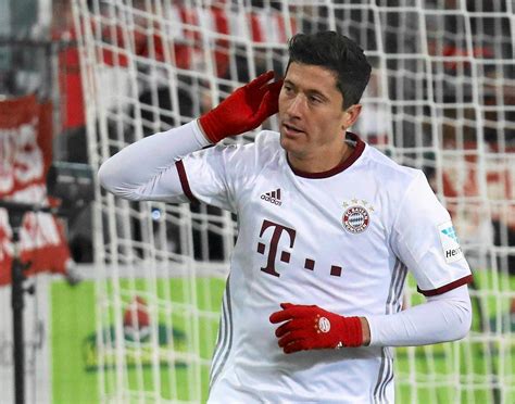 Bundesliga Robert Lewandowski z klubowym rekordem Piłka nożna Sport pl