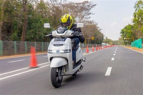 Wow Motor Baru Ogah Ke Pom Bensin Harga Di Bawah Yamaha NMAX Fitur Komplit Motorplus