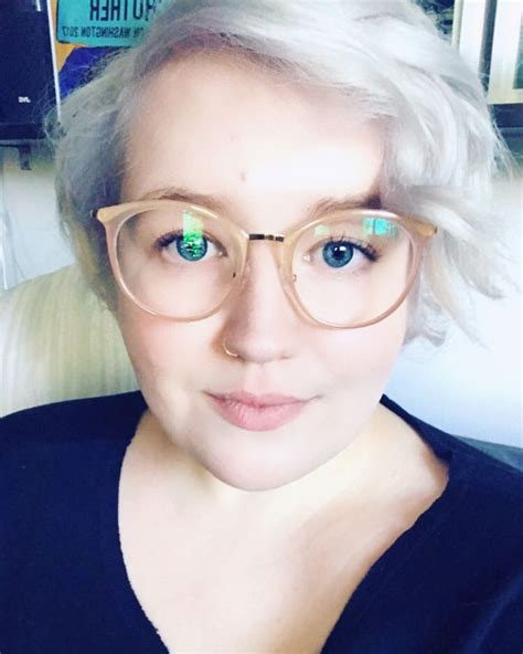 Pin By J Goff On Eye Glasses New Glasses Girl Short Hair Glasses