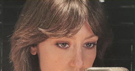 Ehla Luciani La Soeur De Clara Donne De La Voix