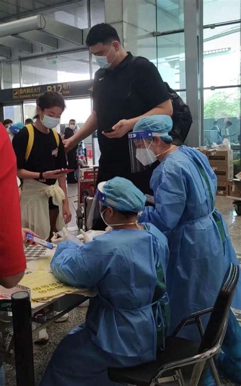 近400斤网曝姚明体重失控身体差变“巨人”