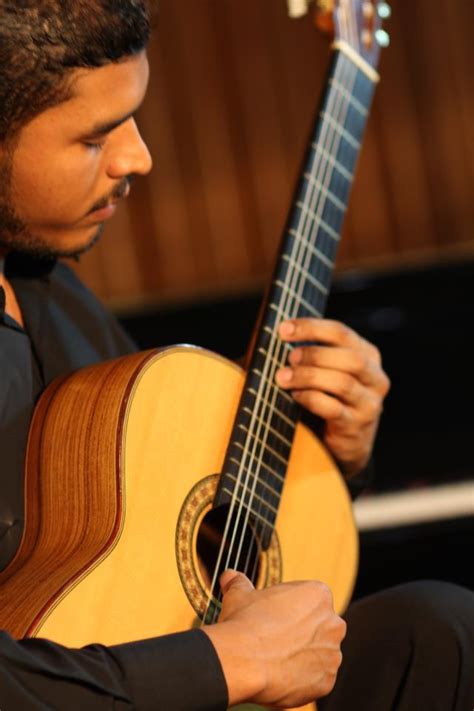 Enhome English Carlos Restrepo Guitarist
