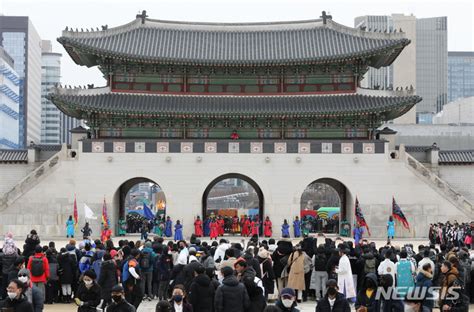 설날 명절 분위기 만끽하는 시민들 [뉴시스pic]