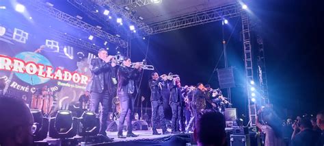 Enloquece la Arrolladora Banda Limón al público de Chihuahua en su gira