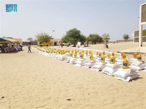 اجتماعي مركز الملك سلمان للإغاثة يوزع أكثر من 11 طنًا من السلال