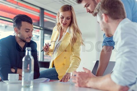 Betrieb Mannschaft Verhandlung Stock Bild Colourbox