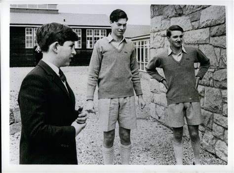 Galerie foto Regele Charles al III lea era singur şi hărțuit la şcoală