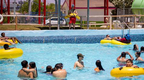 Wet N Wild Waterworld Worlds Largest Swimming Lesson June 20