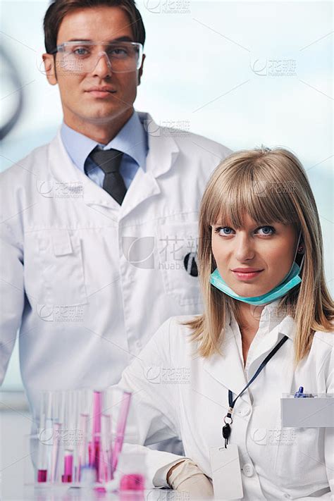 在光明实验室的科学人员