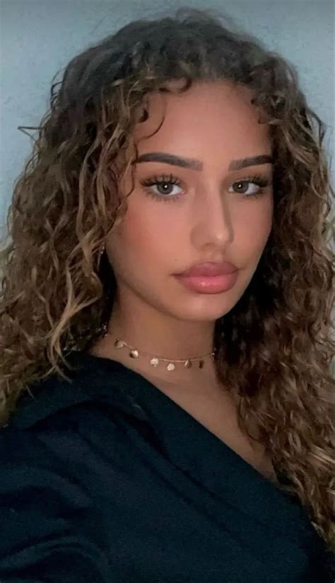 Baddie Hairstyles Messy Hairstyles Summer Hairstyles Pretty