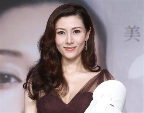 李嘉欣身穿比基尼與8歲兒子親吻共浴，親情跨越性別，底線很重要 每日頭條
