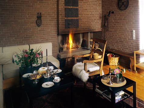 검은 나무 커피 테이블 벽난로 가구 방 인테리어 Hd 배경 화면 Wallpaperbetter