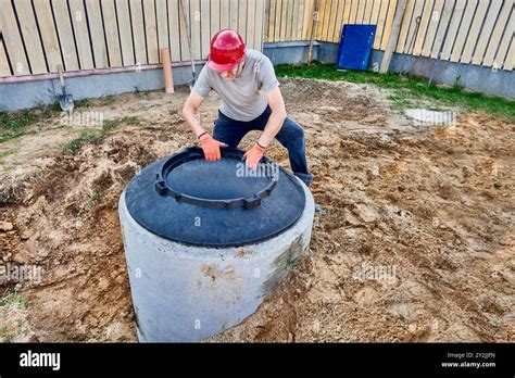 Installing Fiberglass Support Ring Under Manhole Cover For Concrete