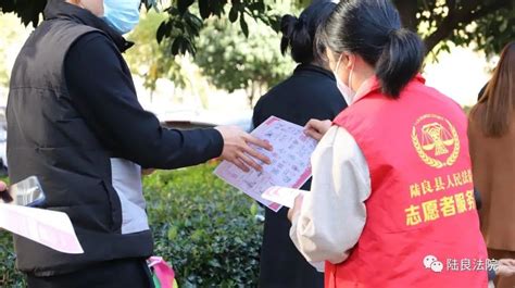 宪法宣传日普法阵地搬到核酸检测点 疫情防控与法治宣传齐步走