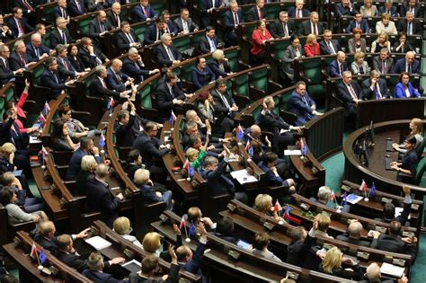 Posiedzenie Sejmu posłowie przyjmą kilka kluczowych dla PiS ustaw Polityka pl
