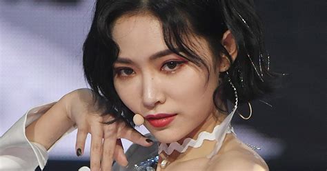 세븐센세스7senses 쉬쟈치 우아한 오프숄더 레드립 포토엔hd