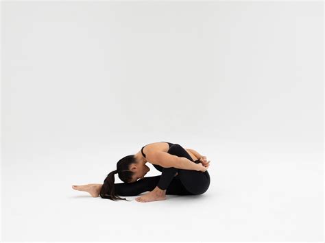 How To Do Sage Marichi I Yoga Pose — Alo Moves