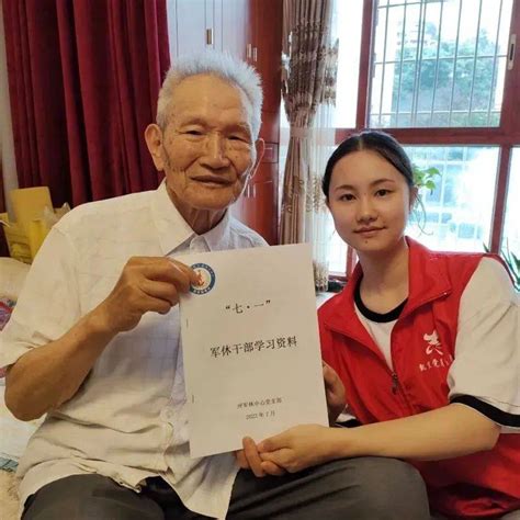 黔东南州军休中心开展“三送”服务喜迎建党101周年医疗关怀党组织