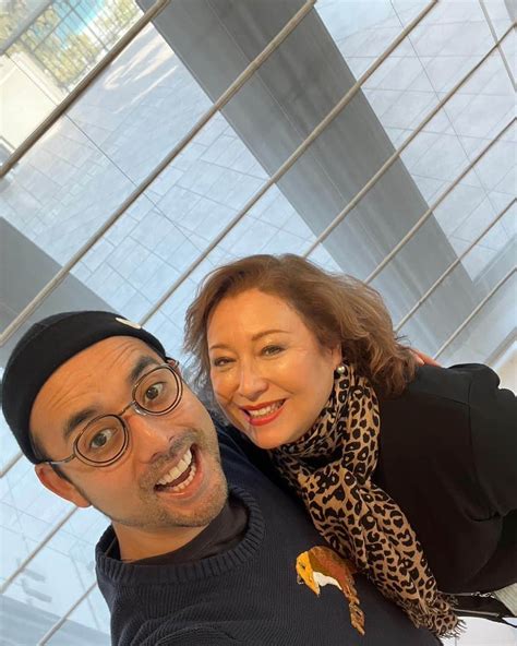 キャシー中島さんのインスタグラム写真 キャシー中島instagram 「 朝の神戸港に潜水艦を見つけました。 タグボートに引かれて方向
