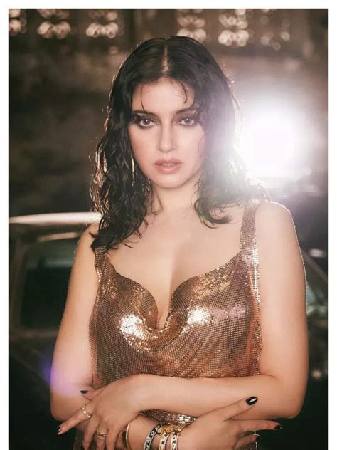 5 Small Meals A Day Is The Secret Of Divya Khosla Kumars Radiant Looks