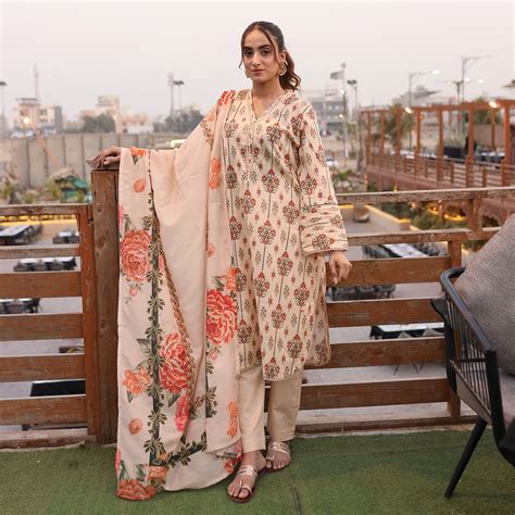 3pc Stitched Printed Lawn Suit H305 Heeriye