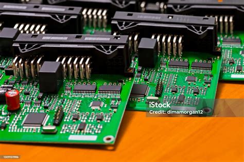마이크로 전자 Pcb 제조 표면 장착 구성 요소와 생산 인쇄 회로 기판의 레이아웃 가로 이미지 컴포지션 0명에 대한 스톡 사진