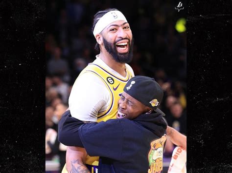 Lakers Fan Wins 75 000 After Hitting Epic Half Court Shot Hugs Anthony Davis