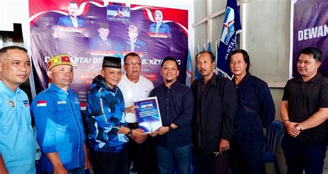 Theo Bernadhi Resmi Mendaftar Sebagai Bakal Calon Wakil Bupati Ketapang