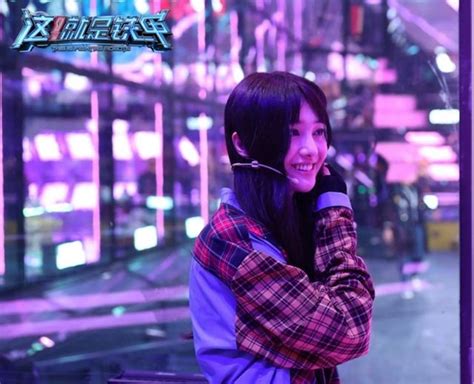 胡彥斌虛晃一招，鄭爽與新男友親密膩兩天，「熱搜女王」實至名歸 每日頭條