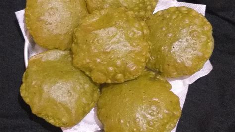 टम्म फुगलेली आणि कमी तेलकट मसाला पालक पुरी टीप्स सहीत Masala Palak