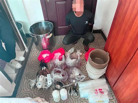 这个团伙流窜川渝多地，用酱油、香精等勾兑假蜂蜜四处兜售，被警方抓获红星邻水邓某某