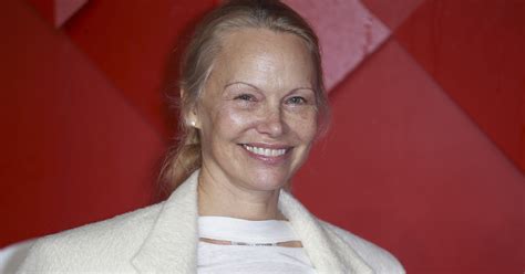 The Unfortunate Reasons Pamela Anderson No Longer Wears Makeup
