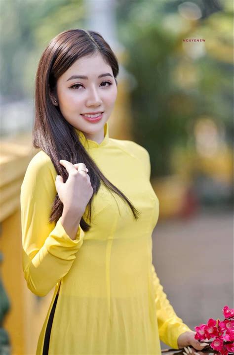Ghim Của Pemburu Gadis Supergirl Trên Aodai Yellow Gurlz Áo Dài Thời