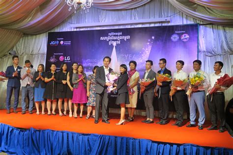 រកឃើញសហគ្រិនឆ្នើមវ័យក្មេង១២រូប