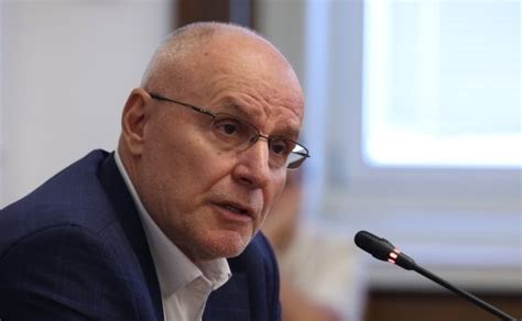 Планът на БНБ за въвеждане на еврото Месец ще се плаща и в двете