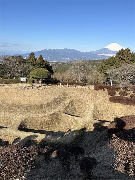 山中城の写真障子堀と富士山 マメいちさん 攻城団