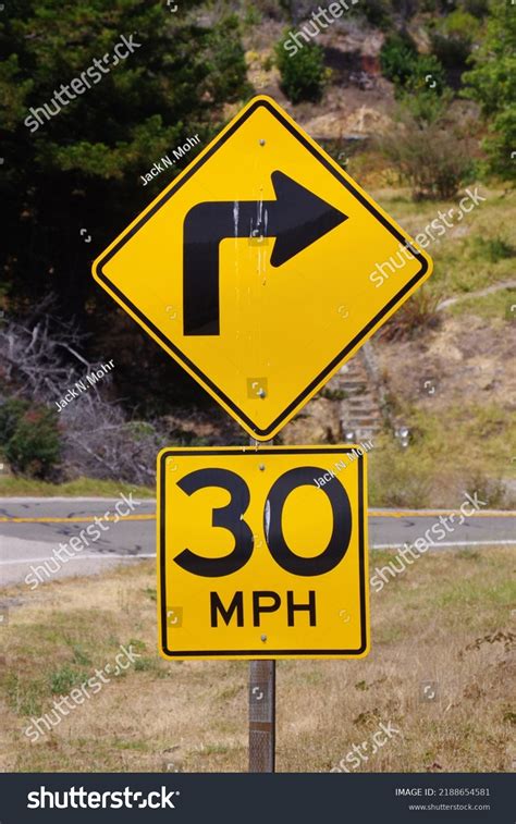 30 Mph Curve 21 Ảnh Vector Và Hình Chụp Có Sẵn Shutterstock