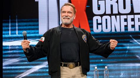 Arnold Schwarzenegger Y Su Escena A Lo Hamlet De Shakespeare En Una