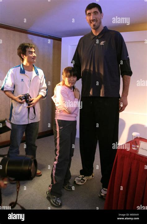 Former Washington Bullet Gheorghe Muresan R Of Romania One Of The