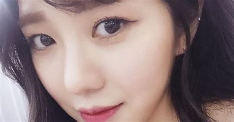 부탁해요 엄마 민아 대놓고 가슴 노출 왼쪽 가슴 위에 이것 눈길