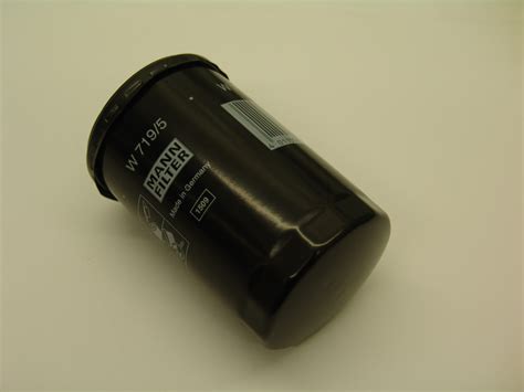 http://www.akracing-shop.de - Öl-Filter MANN-FILTER (W719/5)