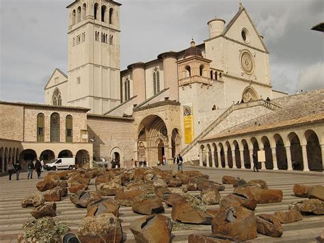 Базиликата „Сан Франческо“ благочестие в рая статия за Италия