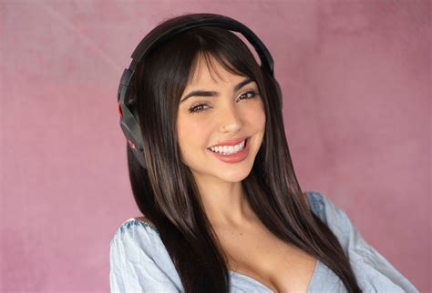 Musa Dos Games Nyvi Estephan Apresenta Final De Reality Show No Sportv Veja SÃo Paulo