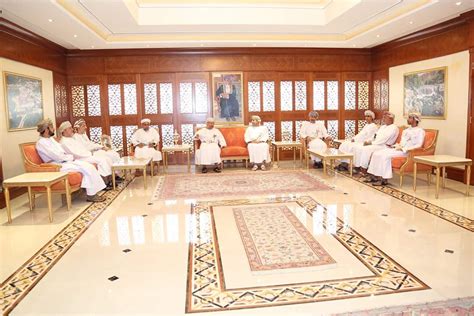 وزير الداخلية يلتقي برئيس وأعضاء اللجنة العليا لانتخابات الشورى صحيفة