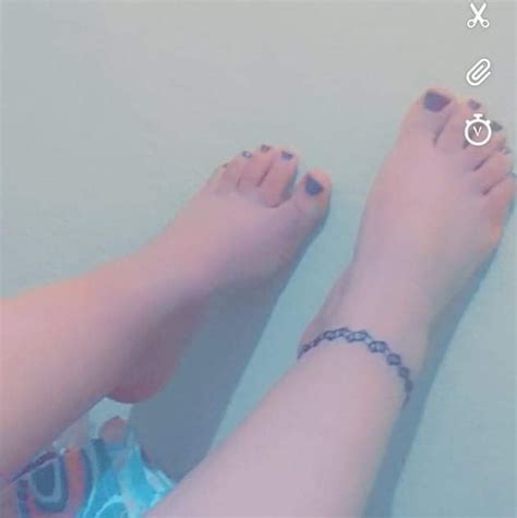 تحت امرك مولاتي