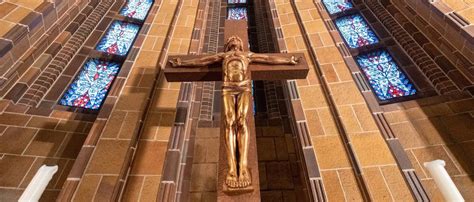 Sa Mann Auf Dem Taufbecken Christus Als Muskelmann Der Schwierige