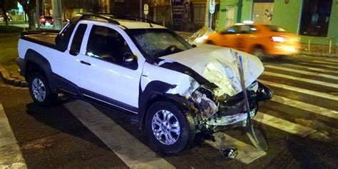Motorista sem cinto de segurança fica em estado grave após acidente no Rebouças Banda B