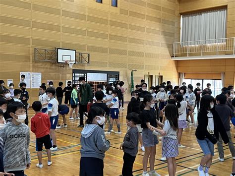 一年生を迎える会 出水小学校鹿児島県出水市 みんなでつくる活力都市 住みたいまち 出水市