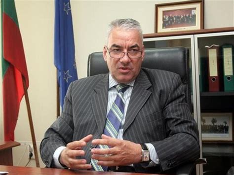 Шефът на НОИ даде оставка шушукат за златни ремонти