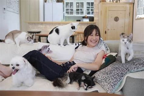 小野真弓さんのインスタグラム写真 小野真弓instagram「おはようございます☺️ 昨晩の雷雨のせいか 蒸し暑い朝🌞⚡️🐸 今日も